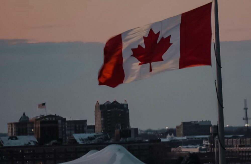 Des frontières mouvantes : Attitudes des Canadien.nes à l'égard de l ...